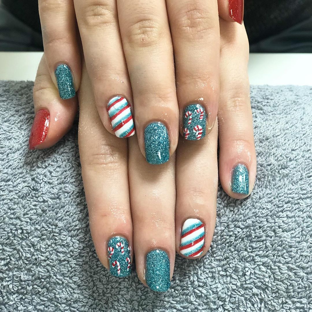 ZOE’S | Nail technician gel nails and custom art