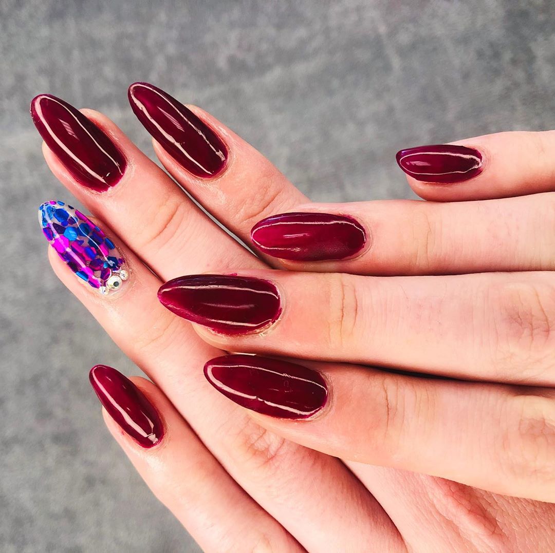 ZOE’S | Nail technician gel nails and custom art