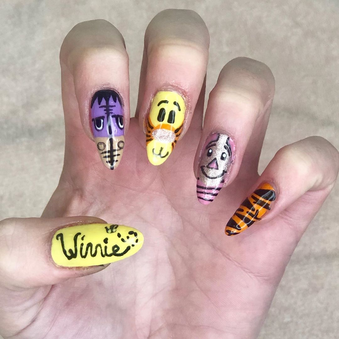 ZOE’S | Nail technician gel nails and custom art